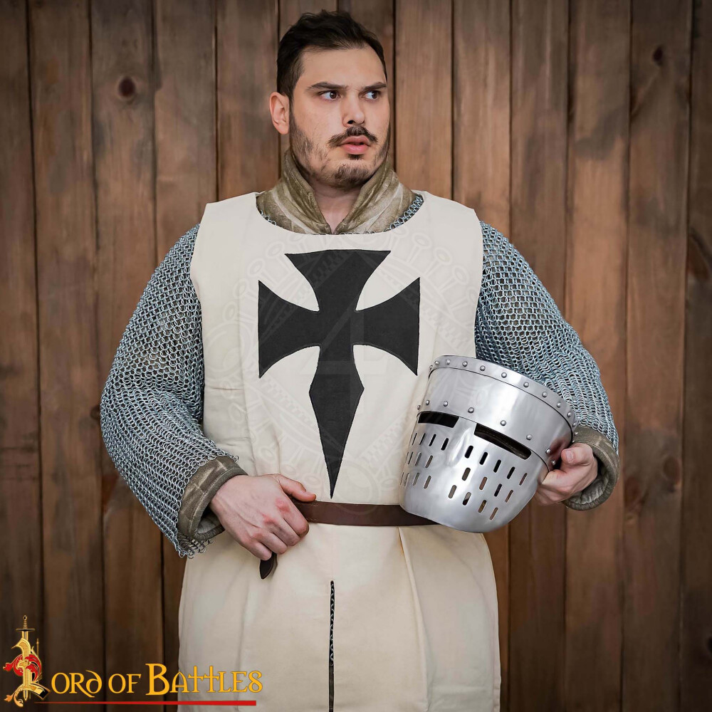 Bucket helmet with fixed visor, 13th century | Outfit4events