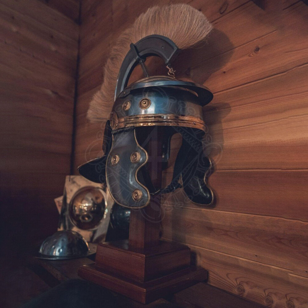 Roman Centurion Helmet with Crest and Leather Liner | Outfit4events