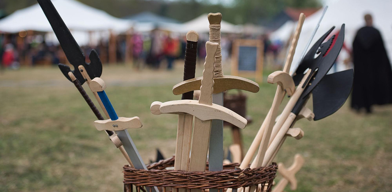 How to Choose a Training Weapon | Outfit4Events