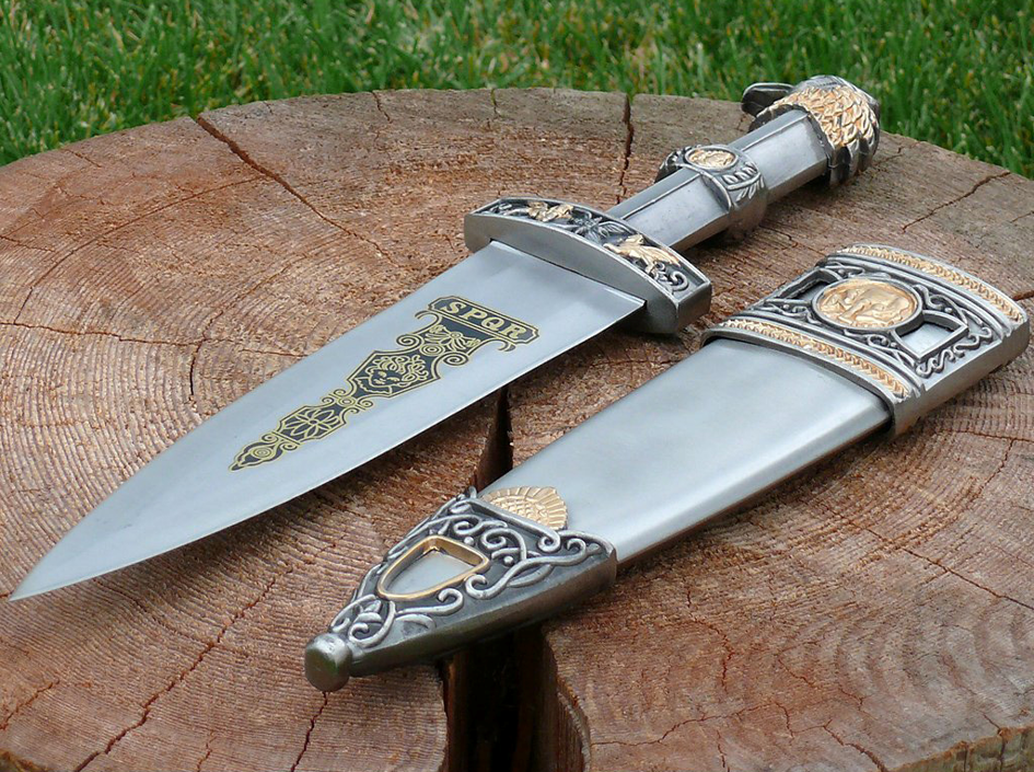 Daggers throughout History | Outfit4events