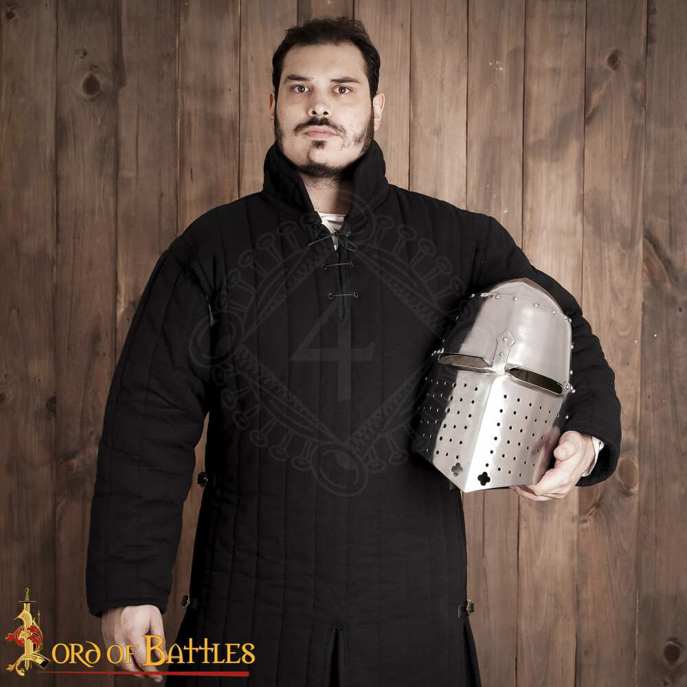 The Great Helmet of Sir Richard Pembridge 14th century | Outfit4events