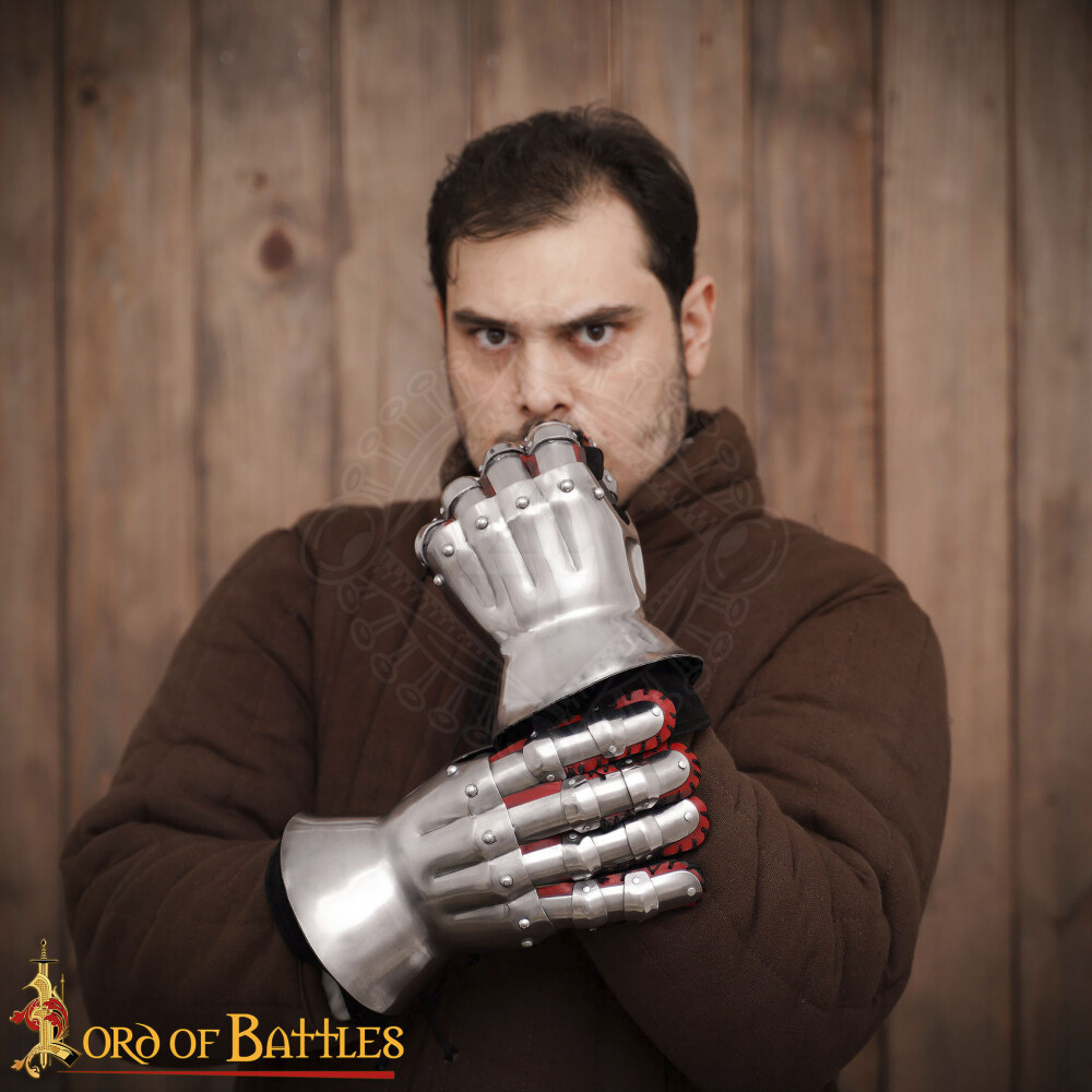 Medieval Hourglass Gauntlets, 14th century | Outfit4events