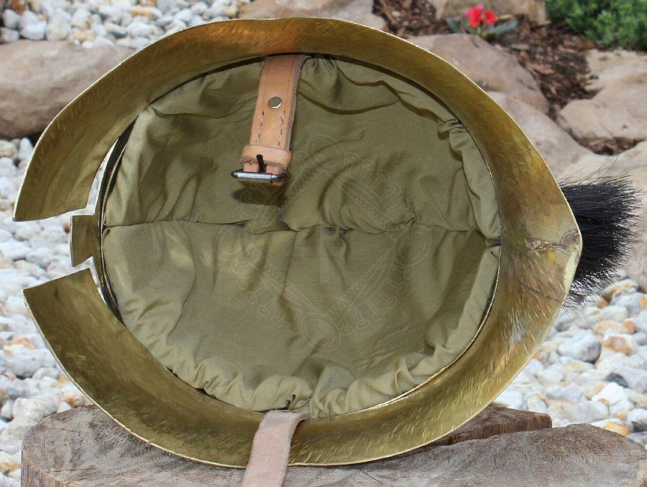 Corinthian helmet with three-part-crest | Outfit4Events