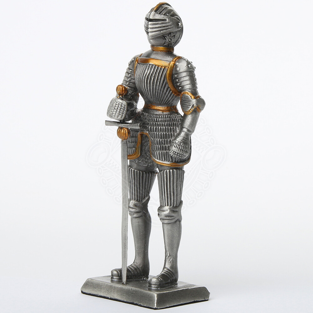 Tin knight statue in Maxmilian armor | Outfit4events