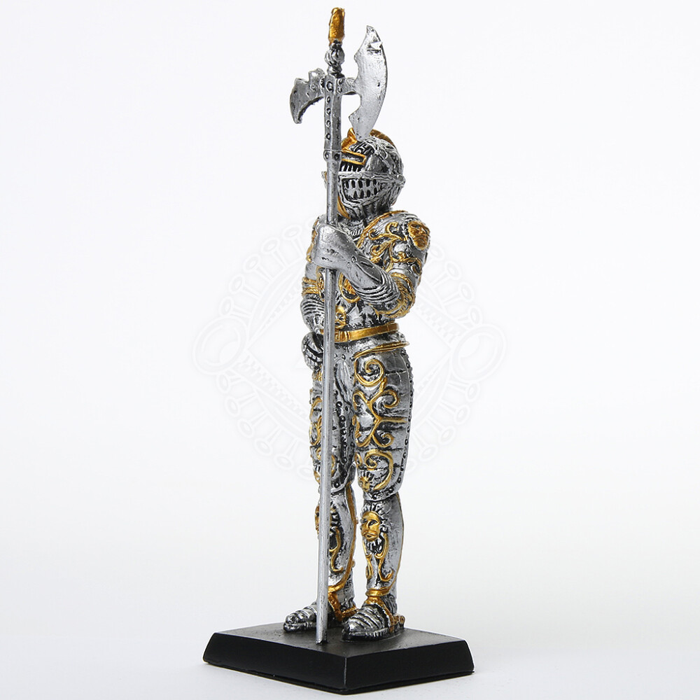 Knight with halberd in left hand | Outfit4events