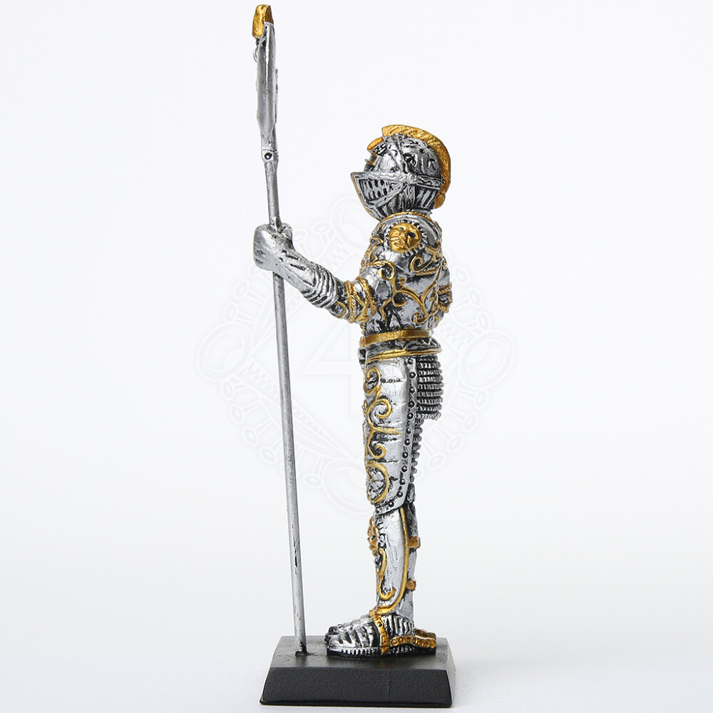 Knight with halberd in left hand | Outfit4events